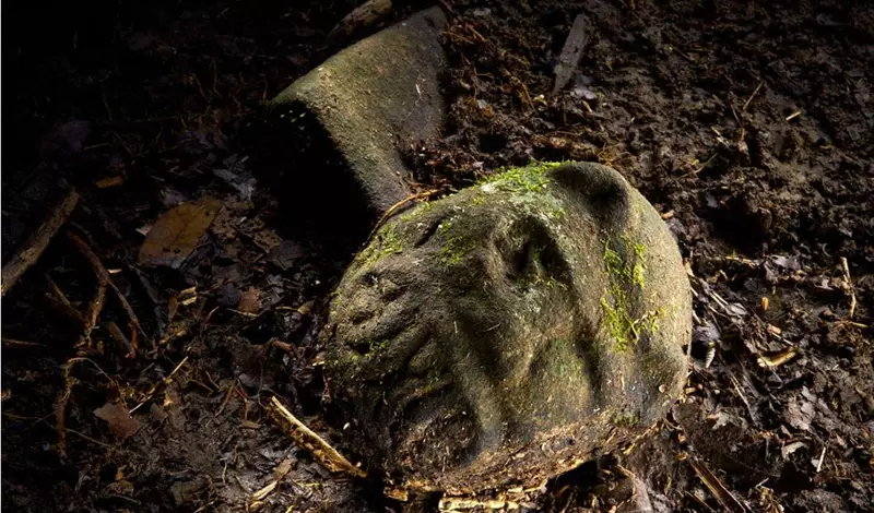 Des preuves matérielles Sergio Frau et son équipe ont déjà fourni plusieurs objets antiques, prétendument remontés du fond d'un état noyé. Frau soutient que la pointe sud de la Sardaigne ressemble à une ville noyée il y a longtemps. Ceci est indirectement confirmé par les découvertes passées des chercheurs : au milieu du 20ème siècle, des outils en métal, des céramiques et des lampes à huile ont été découverts dans la même région - des objets qui n'étaient pas encore à l'usage des tribus locales.