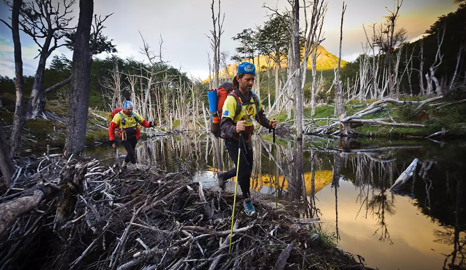 „Ekspedicija į Patagoniją“ trunka 7 dienas, o kiekvieną kartą 600 kilometrų atstumas nubėga nauju maršrutu, todėl nė vienas iš dalyvių negali žinoti vietovės pagal apibrėžimą. Keturių komandų pėstieji, dviračiai ir baidarės kerta Pietų Patagoniją (Pietų Amerikos dalis, esanti į pietus nuo Rio Kolorado Argentinoje ir „Bio Bio“ Čilėje).