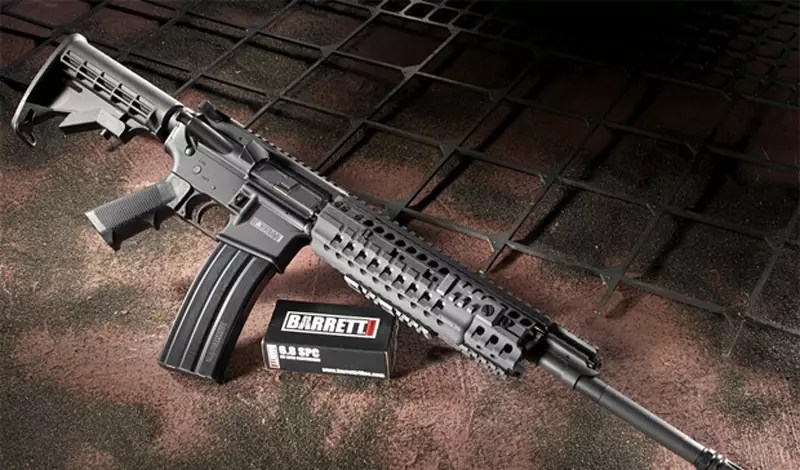 Barrett REC7 Amerikan kompaniýasy Barrett Firearms, ahlak we fiziki taýdan könelişen M16-nyň doly çalşylmagyna garaşmak bilen REC7 modelini döretdi. Inersenerler ähli zerur gowulaşmalary amala aşyrdylar (şol sanda barreliň materialy, gaz porşini we zerur bölekleriň hrom örtügi hakda pikir etmek). Mundan başga-da, Barrett REC7 söweşiň bar bolan hakykatlaryny göz öňünde tutup ýasalýar: tüpeňiň ölçegleri esgeri çäklendirmeýär we enjam ýüklenende we düşürilende oňa päsgel bermeýär.