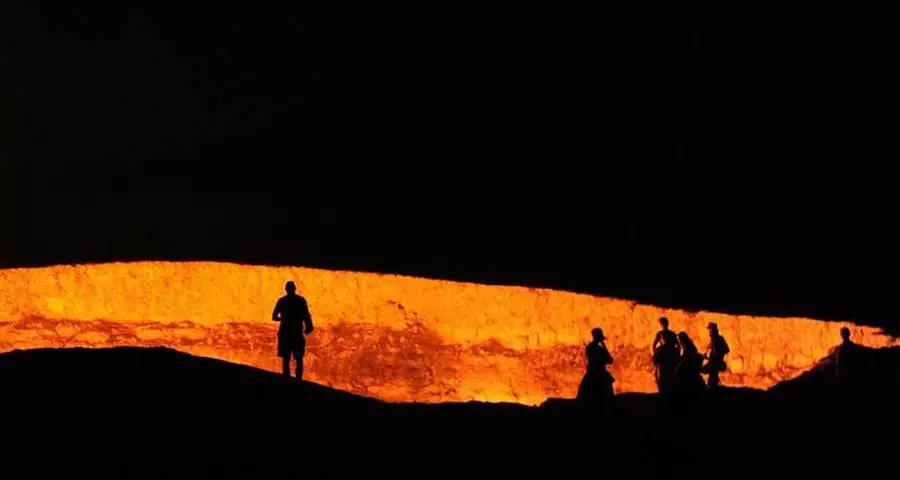 Turkmėnistanas Turistų skaičius per metus: 8961 Kodėl tiek mažai: Ši šalis, daugelio Vakarų žurnalistų teigimu, žaidžia toje pačioje lygoje kaip ir Šiaurės Korėja. Panašumą suteikia privalomas vadovas, kurį vyriausybė primeta kiekvienam užsienio turistui. Ir vis dėlto čia yra ką pamatyti. Žmonės ateina prisijungti prie pragariškos patirties: Darvaza, „Pragaro vartai“, vilioja čia tuos kelis turistus, kurie išdrįsta leistis į drąsią kelionę.