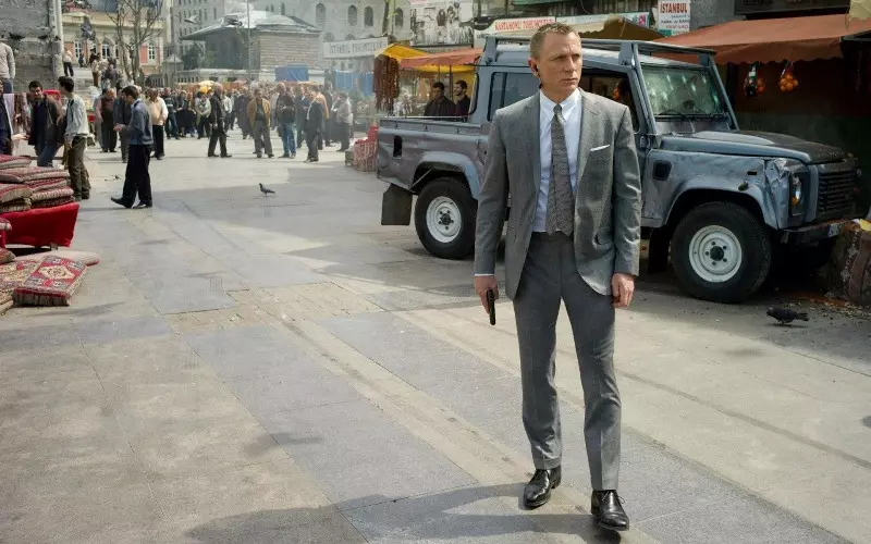 Bondiana Orice film despre celebrul super agent James Bond poate trezi pasiunea pentru călătorii. Cuba, Barcelona, ​​Istanbul - lista locurilor în care agentul 007 a putut vizita acoperă aproape întregul glob.