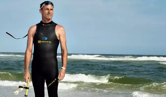 Ben sil GPS brûke tidens it swimmen. Mei help dêrfan sil de ûnrêstige swimmer de koördinaten fan elk segmint reparearje. Hjirmei kin hy in nije swim begjinne krekt wêr't de foarige einige.