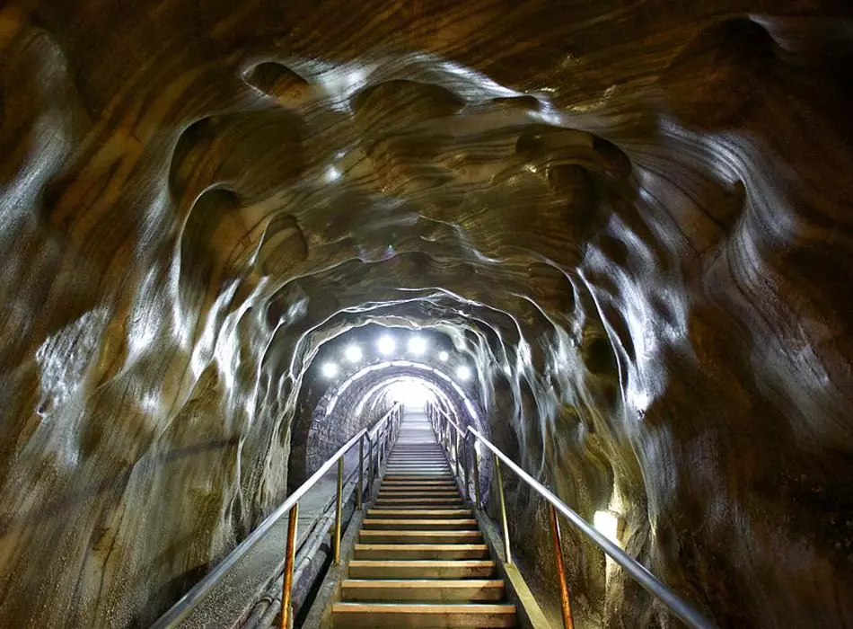 Salina Turda náman er staðsett 35 kílómetra frá einni af stærstu borgum Transylvaníu, Cluj-Napoca.