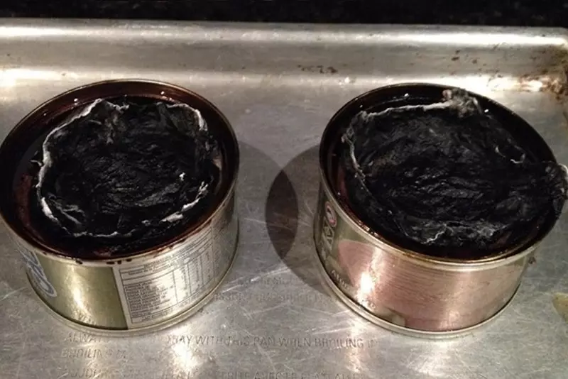 When the paper burns out, simply remove the ash from the can.