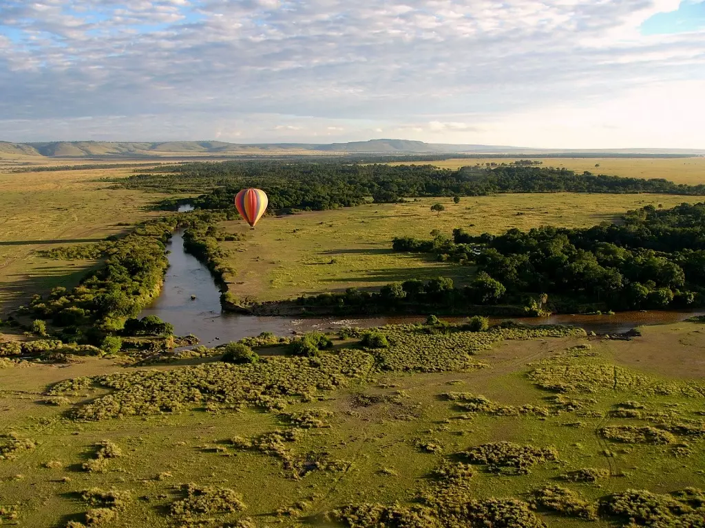 Ne postoje dva identična leta balonom na vrući zrak. To su potvrdile stotine aeronauta koji su se vinuli u ogromnim balonima. Možete se osjećati u ulozi heroja Julesa Vernea nedaleko od Moskve - u okruzima Istrinsky ili Dmitrovsky. Web stranica: www.aviatron.ru/