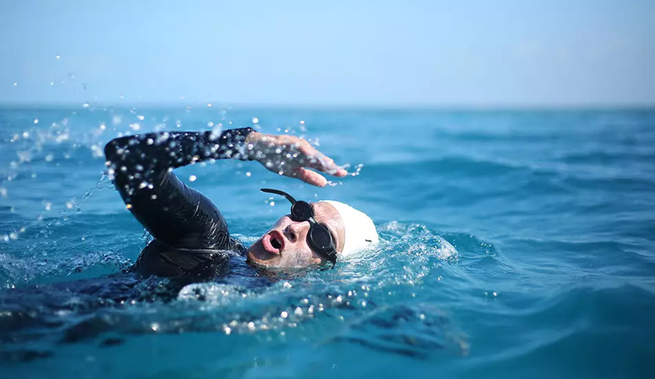 Cea mai lungă distanță de triatlon Pe 4 mai, Norma Bastidas, în vârstă de 46 de ani, a trecut linia de sosire la Washington National Mall. În spate se aflau 4.830 de kilometri de înot, ciclism și alergare. Canadianul a durat două luni pentru a finaliza această cea mai lungă distanță de triatlon. Recordul anterior a fost stabilit în 1998 de australianul David Holleran, a cărui distanță a fost aproape de două ori mai mică.