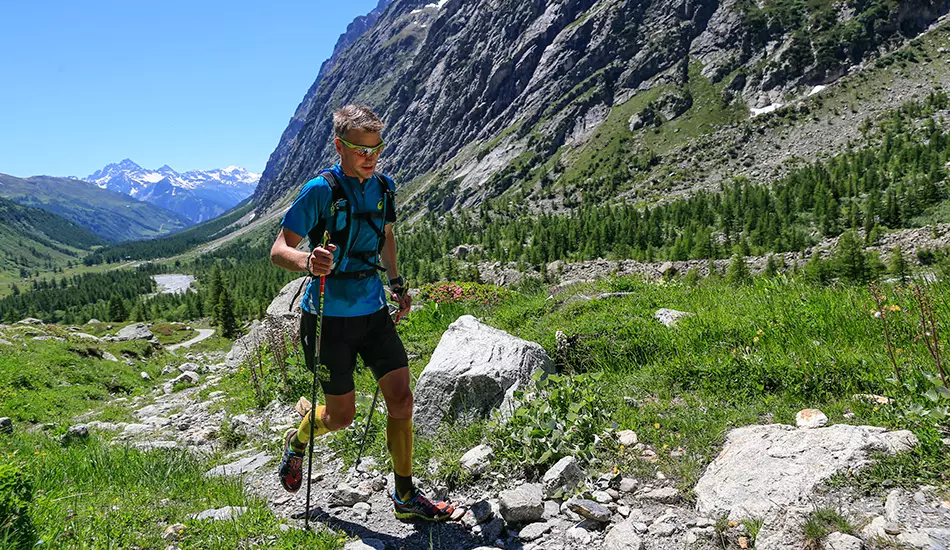 Record Trail Running El 21 de juny, un equip de quatre corredors d’ultramarató va completar la cursa més ràpida al llarg de la pista de 150 quilòmetres al voltant de la muntanya alpina del Mont Blanc a través de França, Itàlia i Suïssa. El recorregut va trigar 15 hores i 41 minuts, cosa que és només un resultat excepcional tenint en compte que el rècord anterior es va establir en una sola cursa i va ser de més de 20 hores. Els resultats s’expliquen pel caràcter “estrella” de l’equip, que consistia completament en campions de trail running (córrer en terreny adequat, al qual pertany l’ultramarató Ultra-Trail du Mont Blanc).