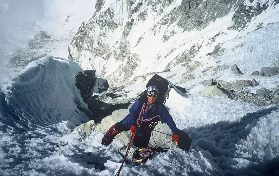 Touching the Void (2003) Adaptasi film semangat-semangat kanggo memoir saka pendaki Inggris sing misuwur Joe Simpson bisa dadi dokumenter paling apik babagan gunung.