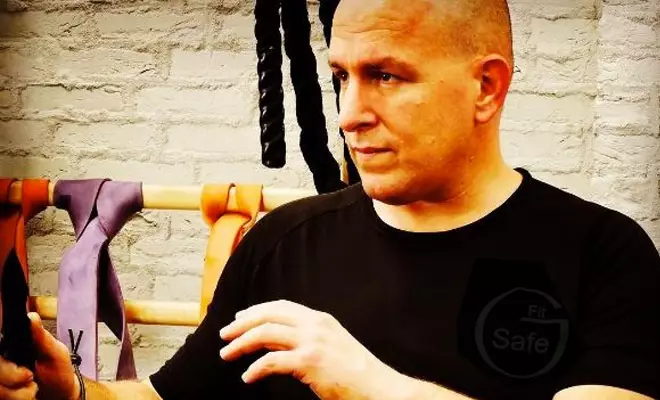 Instructorul Krav Maga a arătat cum să neutralizeze un atacator în 3 secunde